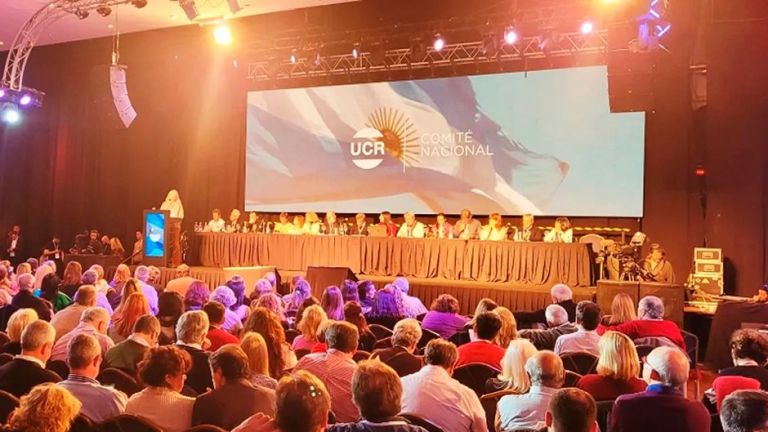En convención, la UCR instó a ampliarse y apuntó contra Milei | EL ...